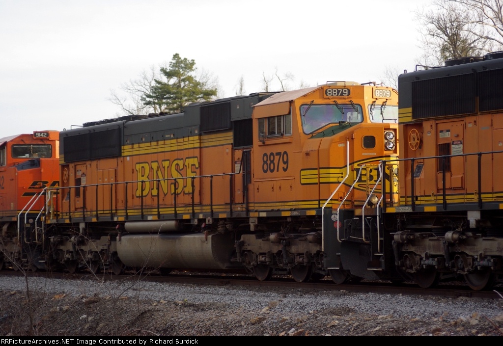 BNSF 8879